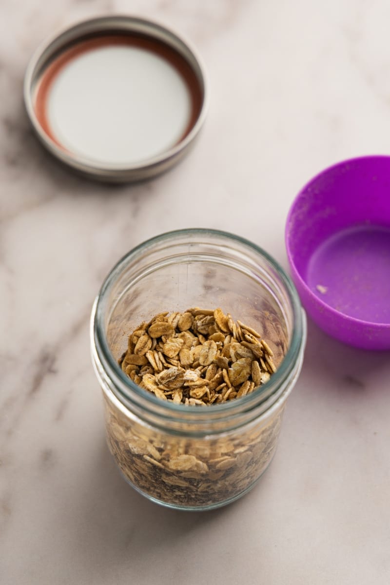 Peanut Butter Banana Overnight Oats - Definitely Not a Chef